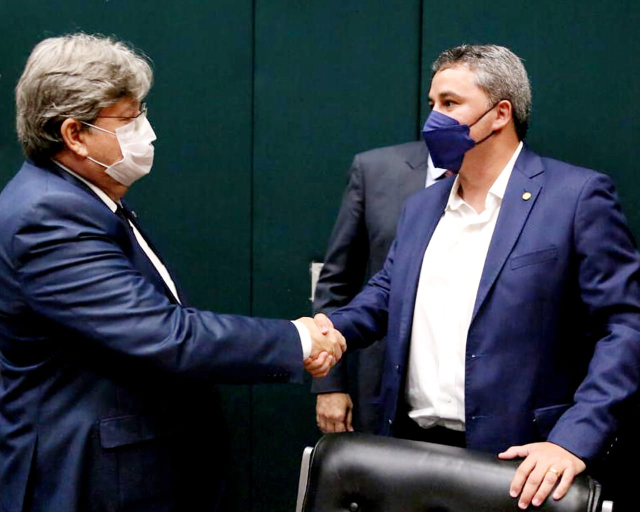 Efraim tem simpatia de João; Aguinaldo a luta de Cícero - Marcone Ferreira